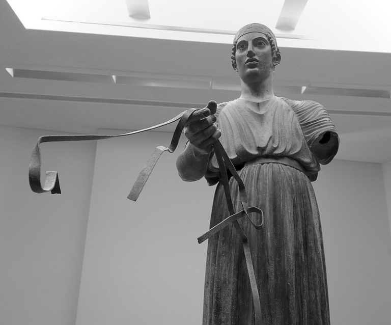 10 Oldest Sculptures in the world - MKU Magazine