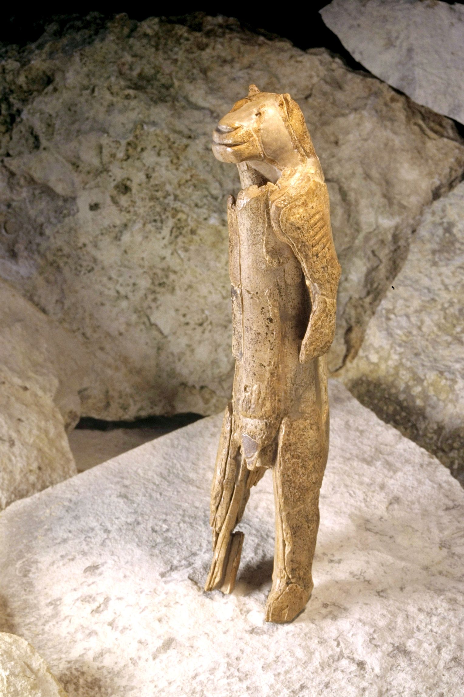 10 Oldest Sculptures in the world - MKU Magazine